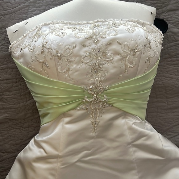 Alfred Angelo | Dresses | Alfred Angelo Strapless Wedding Gown | Poshmark